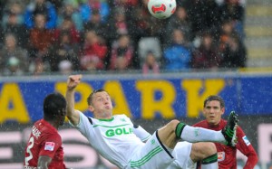 (Video) Wolfsburg Veteran Ivica Olic Hits the Crossbar Twice In the ...