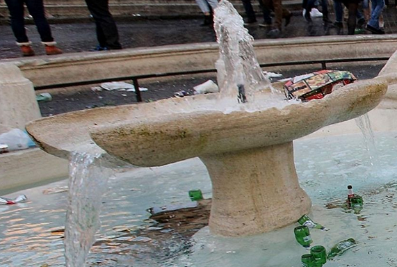 (Image) Feyenoord Fans Trash Rome City Centre - Historic Landmark ...