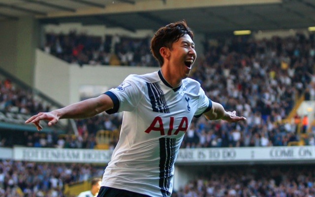 (Photo) Tottenham star returns to former club