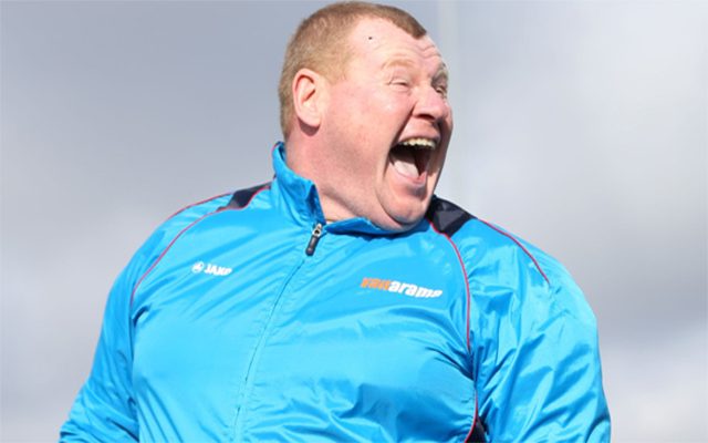 Twitter goes crazy after Sutton keeper is spotted eating a pie