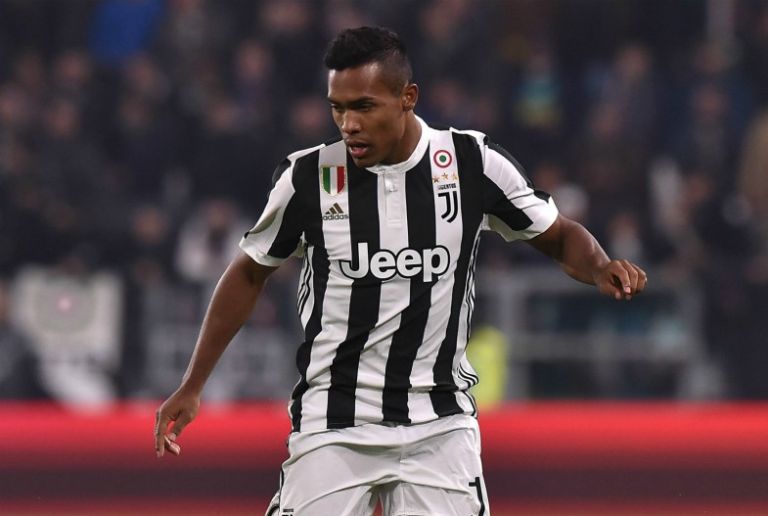 Alex Sandro Manchester United transfer bid to Juventus