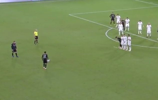 Video: Wayne Rooney scores absolutely stunning free-kick
