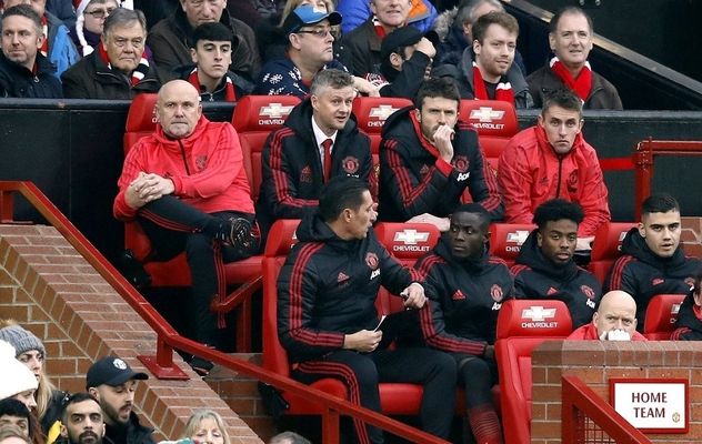 United And Madrid Use Racing Car Dugout Seats That Cost £3 500