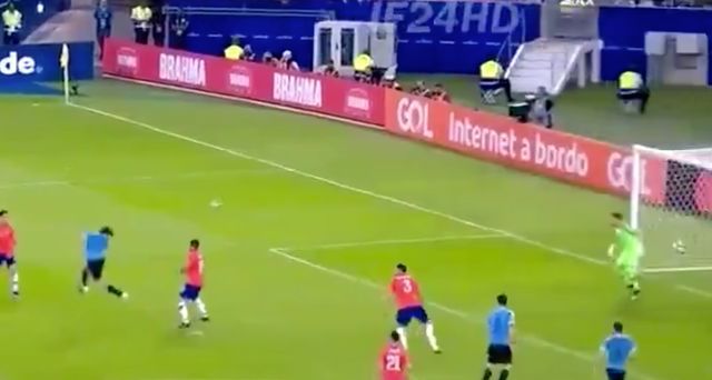 Video: Cavani scores superb header for Uruguay vs Chile