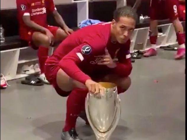 Video: Van Dijk poses with trophy after Liverpool win