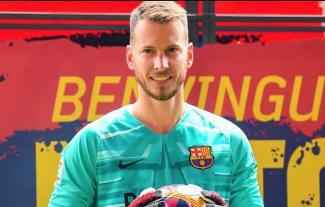 Arsenal look to sign Barcelona keeper Neto