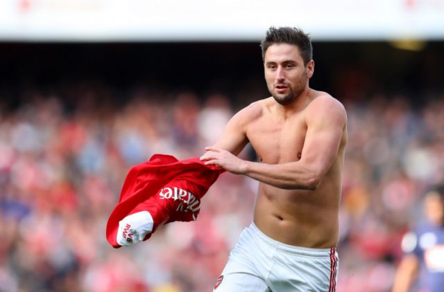 Arsenal pitch invader pictures