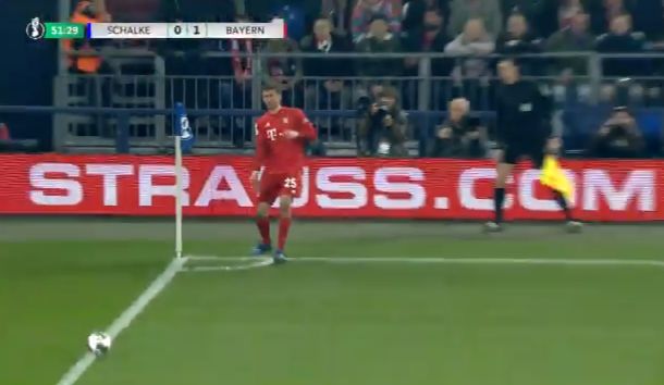 Thomas Muller corner kick video