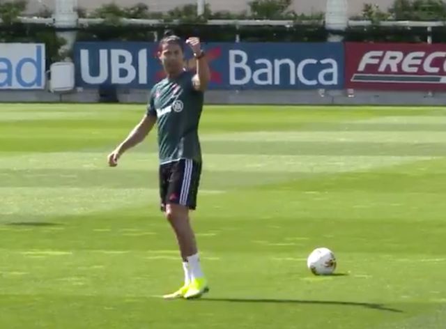 Video: Cristiano Ronaldo trick shot in Juventus training