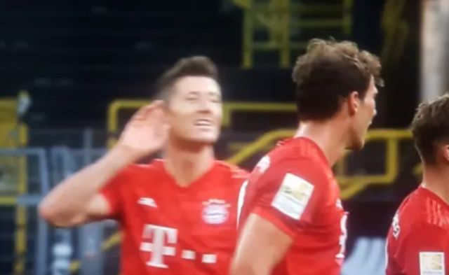 Lewandowski trolls Borussia Dortmund - video