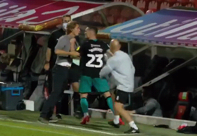 Video: Time wasting Thomas Frank fight with Roberts