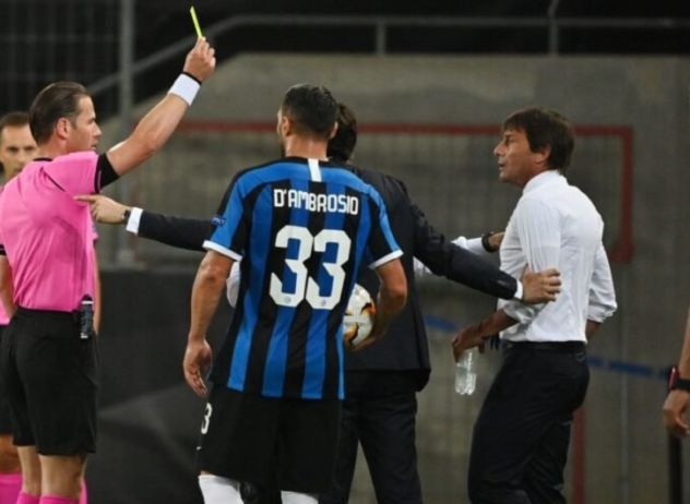 Antonio Conte offers to see Banega outside after wig joke