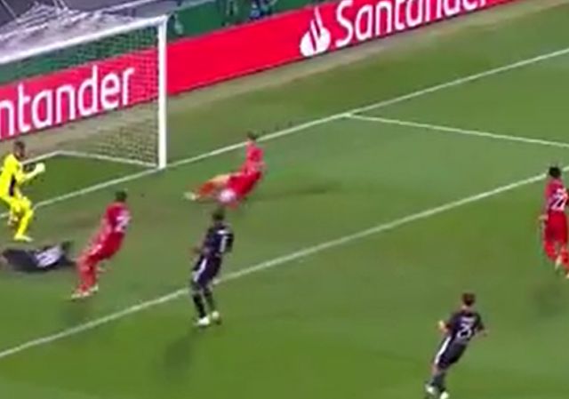 Video: Gnabry goal Bayern vs Lyon after Lewandowski miss