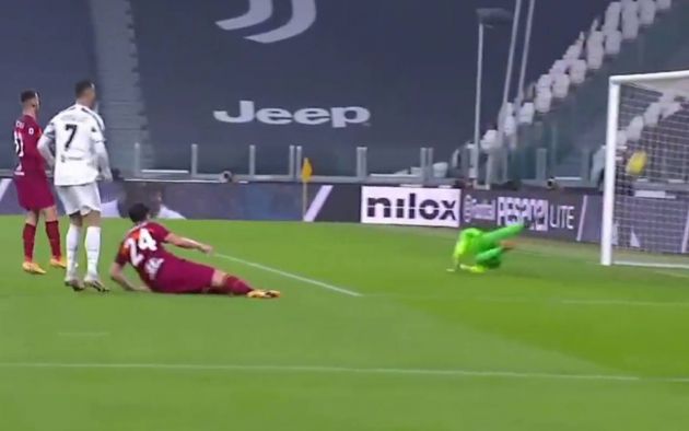 Video: Ronaldo checks referee's watch after hitting crossbar