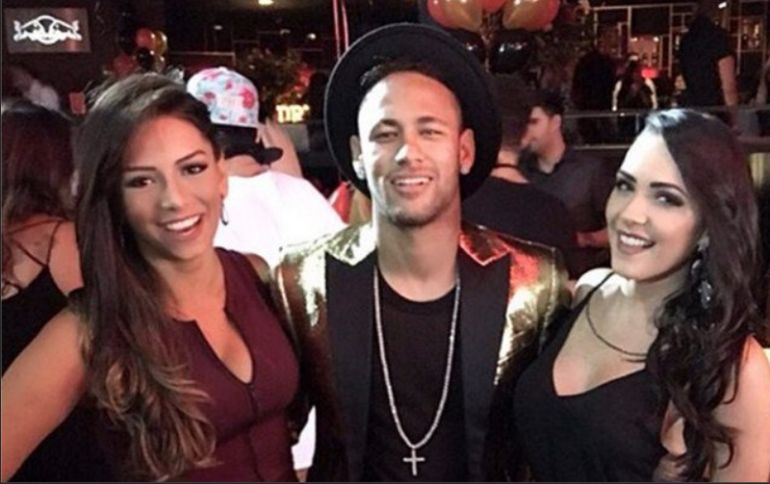 Photos: Neymar and his sister after latest injury