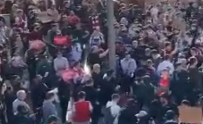 Photo: Great protest sign makes Arsenal fans feeling clear over Kroenke