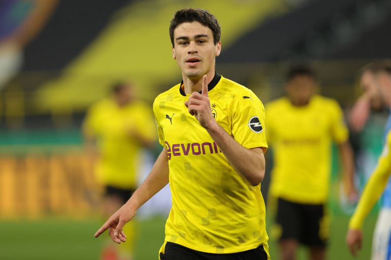 Borussia Dortmund Giovanni Reyna leads a group of four Americans for ...