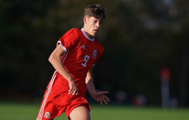 Chris Popov Leicester City transfer from Man United