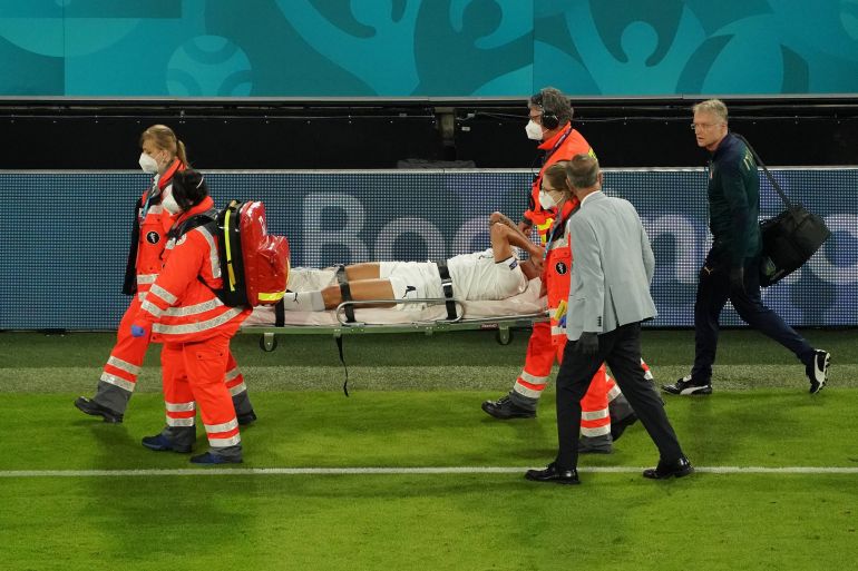 Watch Italy pay rowdy but touching tribute to injured Spinazzola