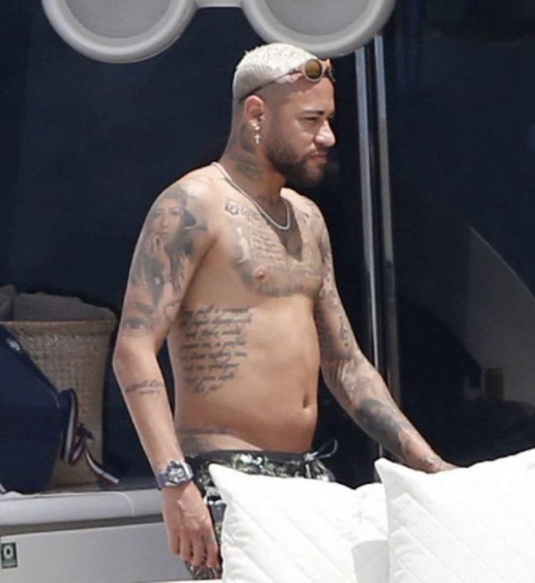 Neymar looking chubby in viral holiday snaps