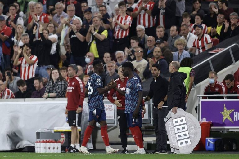 Saka given standing ovation, football fans love to see it