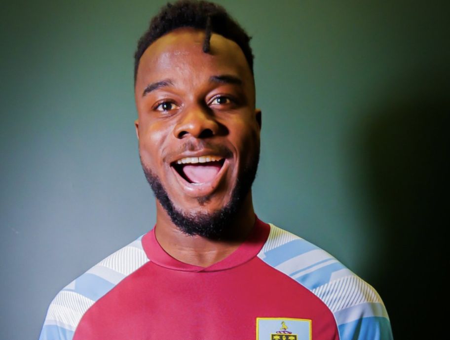 Photo: Burnley announce Cornet with an ice cream emoji