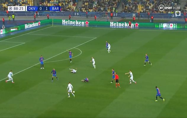 Video: Hilarious Busquets moment as Barcelona battled to win
