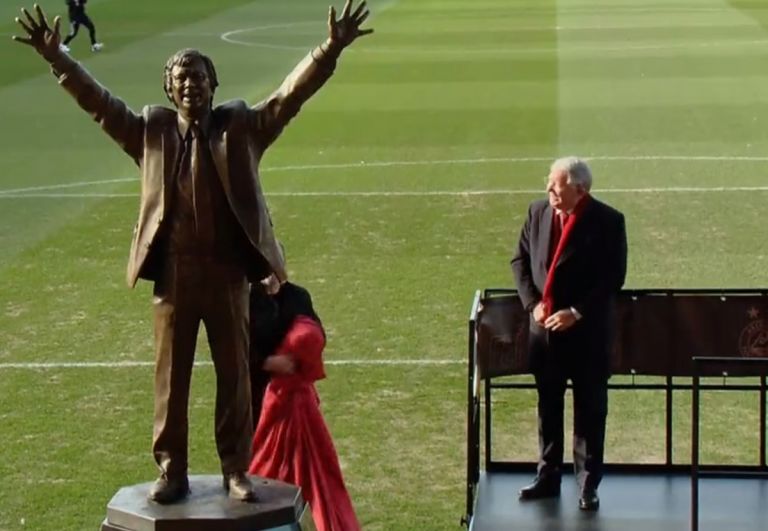 Sir Alex Ferguson statue unveiled at Aberdeen