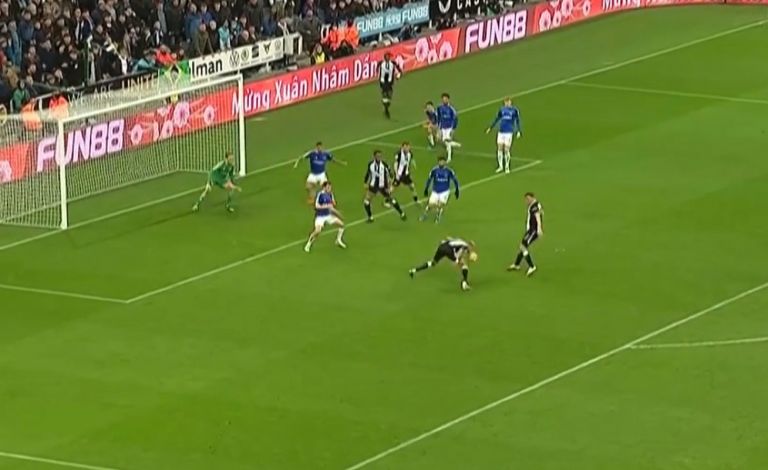 Joelinton embarrassingly shoots himself in the face with ball