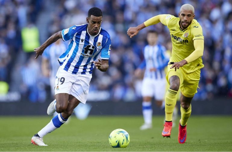 Alexander Isak Man United Arsenal transfer battle