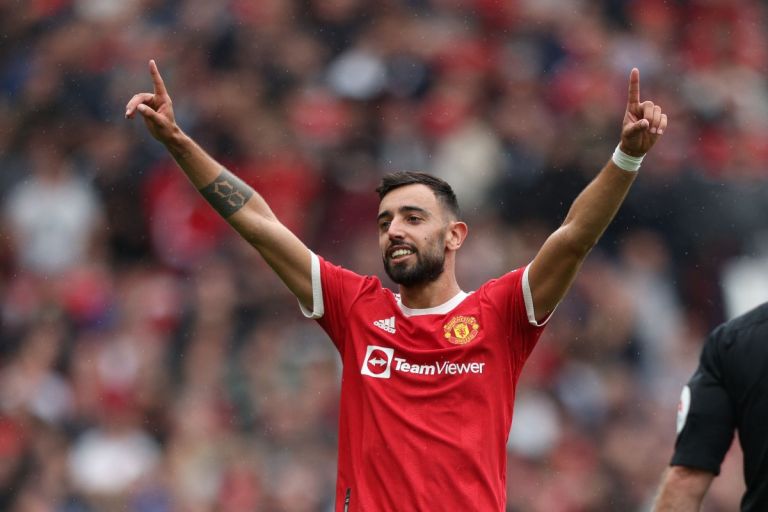 Fernandes Man United contract confirmed