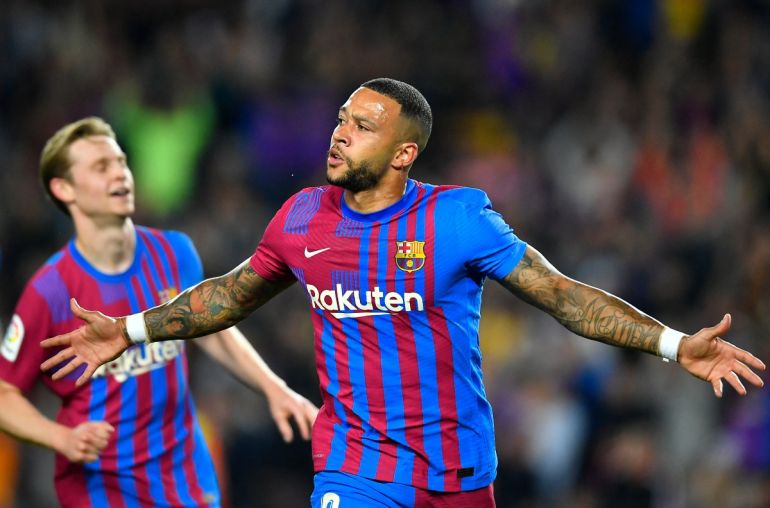 Tottenham transfer target Memphis Depay holds talks with Barcelona