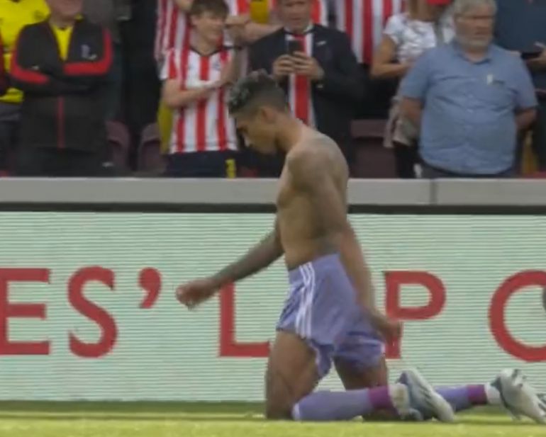 Raphinha walks length of the pitch on his knees after Leeds win