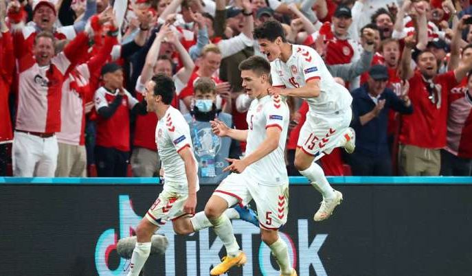 Chelsea are taking a look at Atalanta defender Joakim Maehle