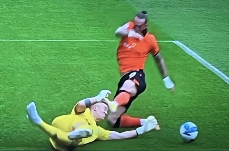 Photo: Joe Hart suffers brutal head injury during 9-0 Celtic thumping