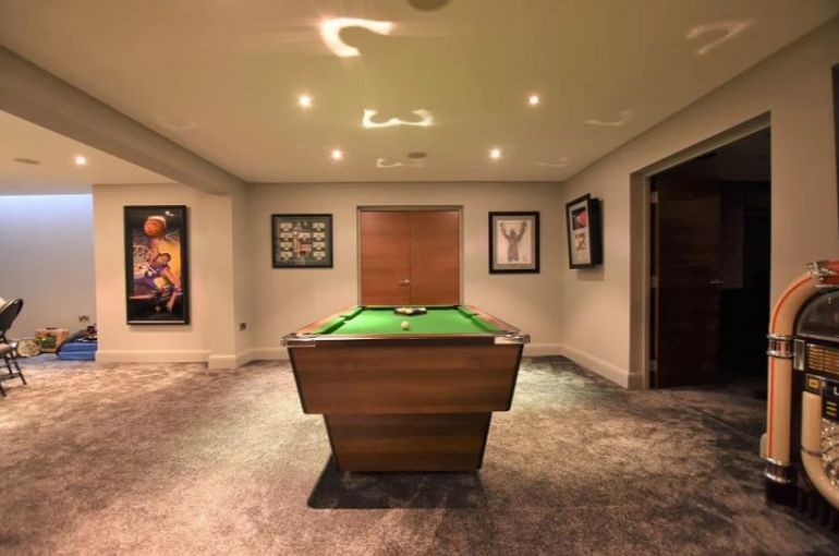 Manchester United news: Antony living in Pogba's house