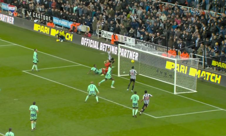 Video: Alexander Isak secures three points for Newcastle with late goal