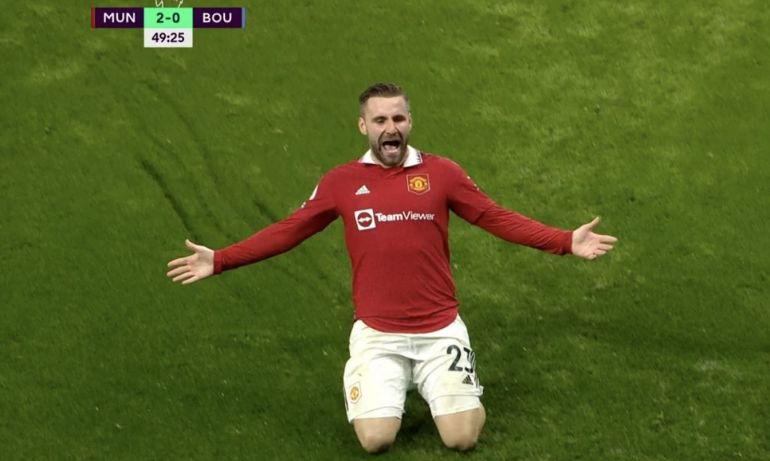 Video: Luke Shaw doubles Man United's lead after long run upfield
