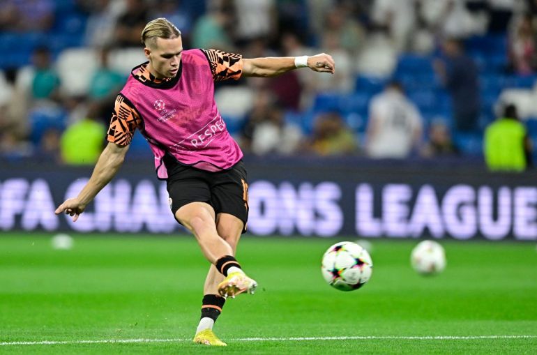 Arsenal in control over Mudryk transfer despite Chelsea talks