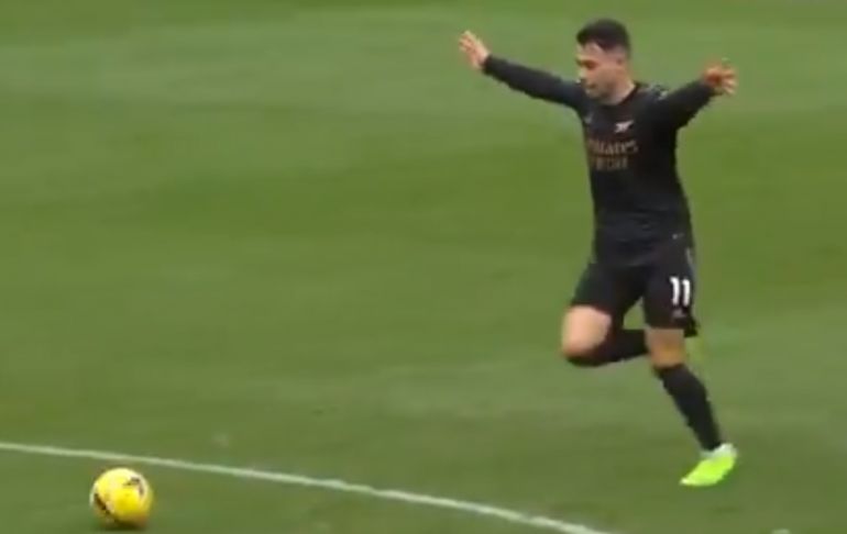 Video: Gabriel Martinelli celebrates before scoring as Arsenal add a fourth