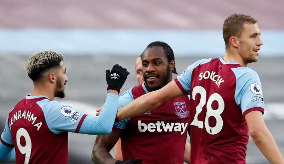 West Ham submit loan-to-buy bid to sign 200k-a-week Premier League star