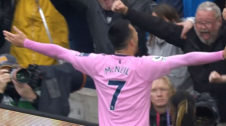 Video: Howler from Brighton star leads to Everton scoring a shock third