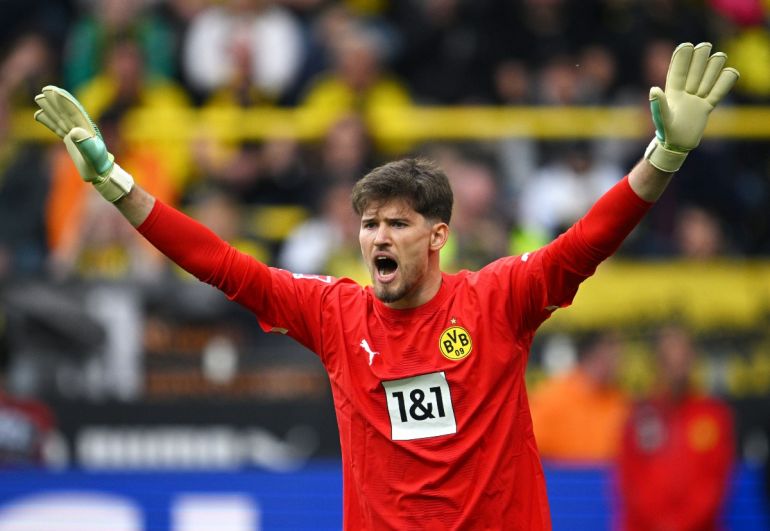 Gregor Kobel Man United Chelsea transfer interest