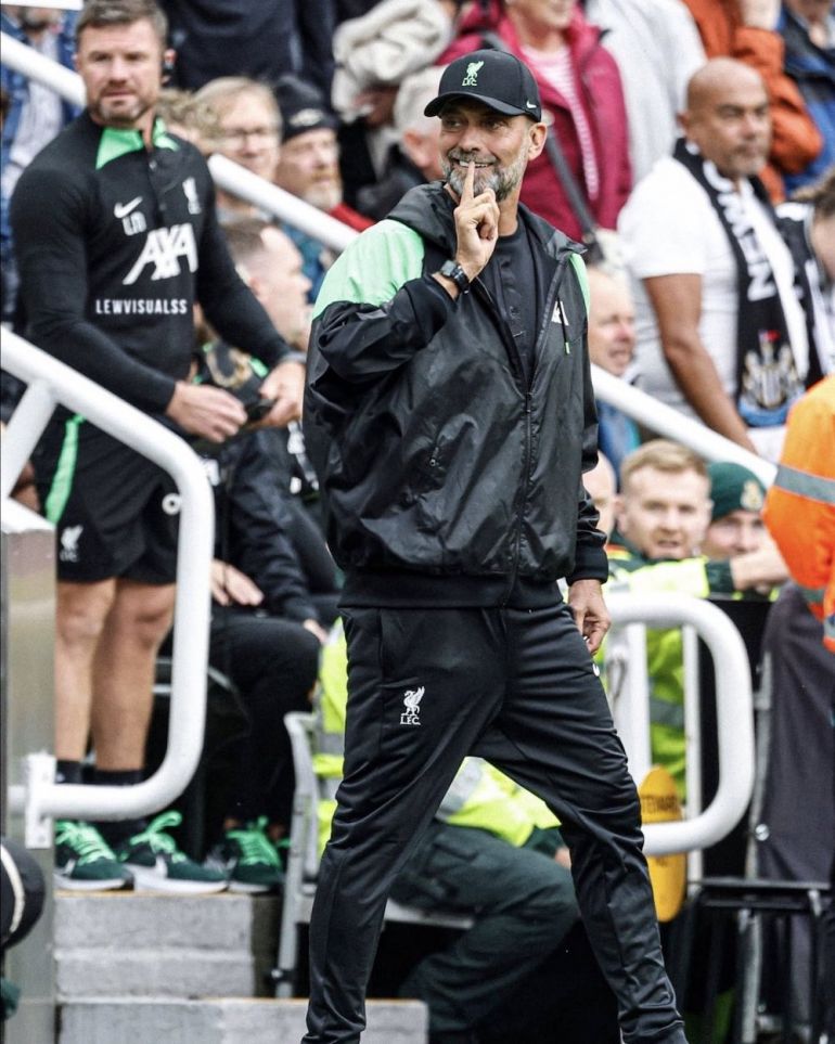 "Stay in your lane" - Jim White hammers Jason Tindall for 'shushing ...
