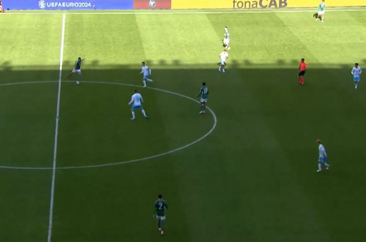 Video: Evans produces another pass similar to Fernandes goal