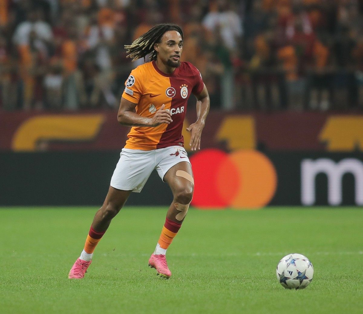 Sacha Boey Arsenal Manchester United transfer rumours