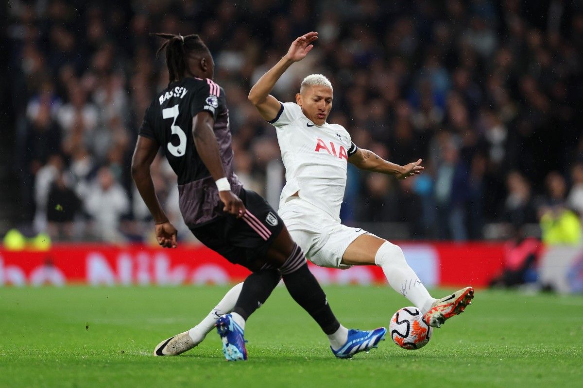 Pundit slams managers clapping mistakes | CaughtOffside
