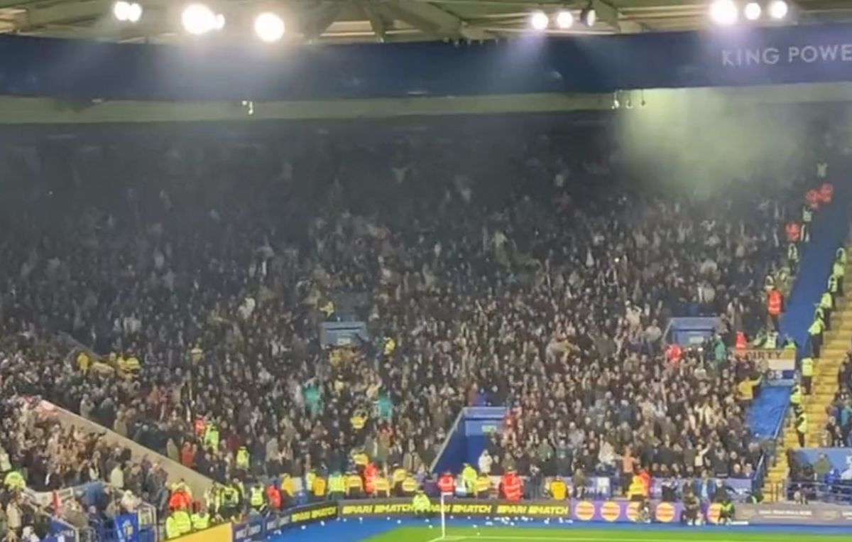 Video: 3000 Leeds fans celebrating after Rutter's goal at King Power