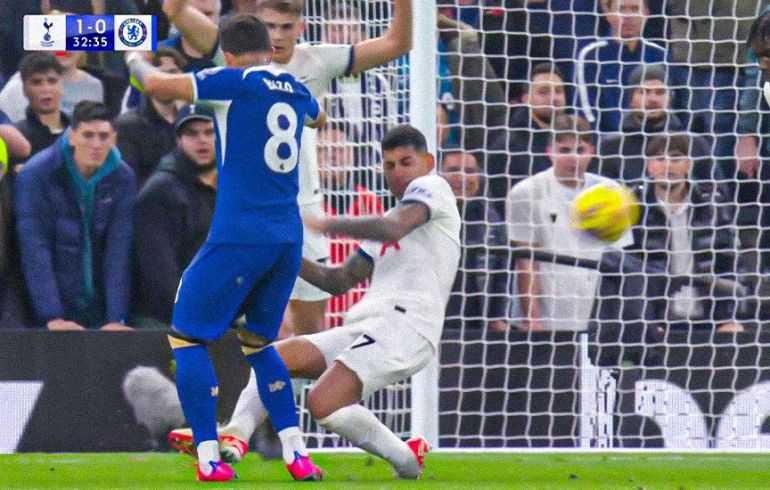 Video: Tottenham down to 10 for dangerous tackle as Chelsea level