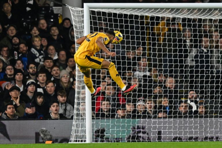 Video: Cunha levels for Wolves against Fulham with cushioned header ...